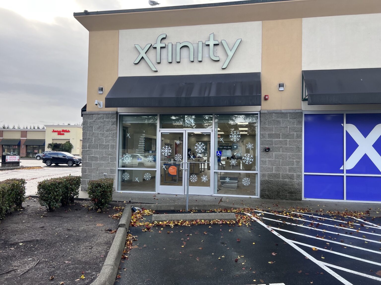 Comcast Opens New Xfinity Store in Lacey | Comcast Washington